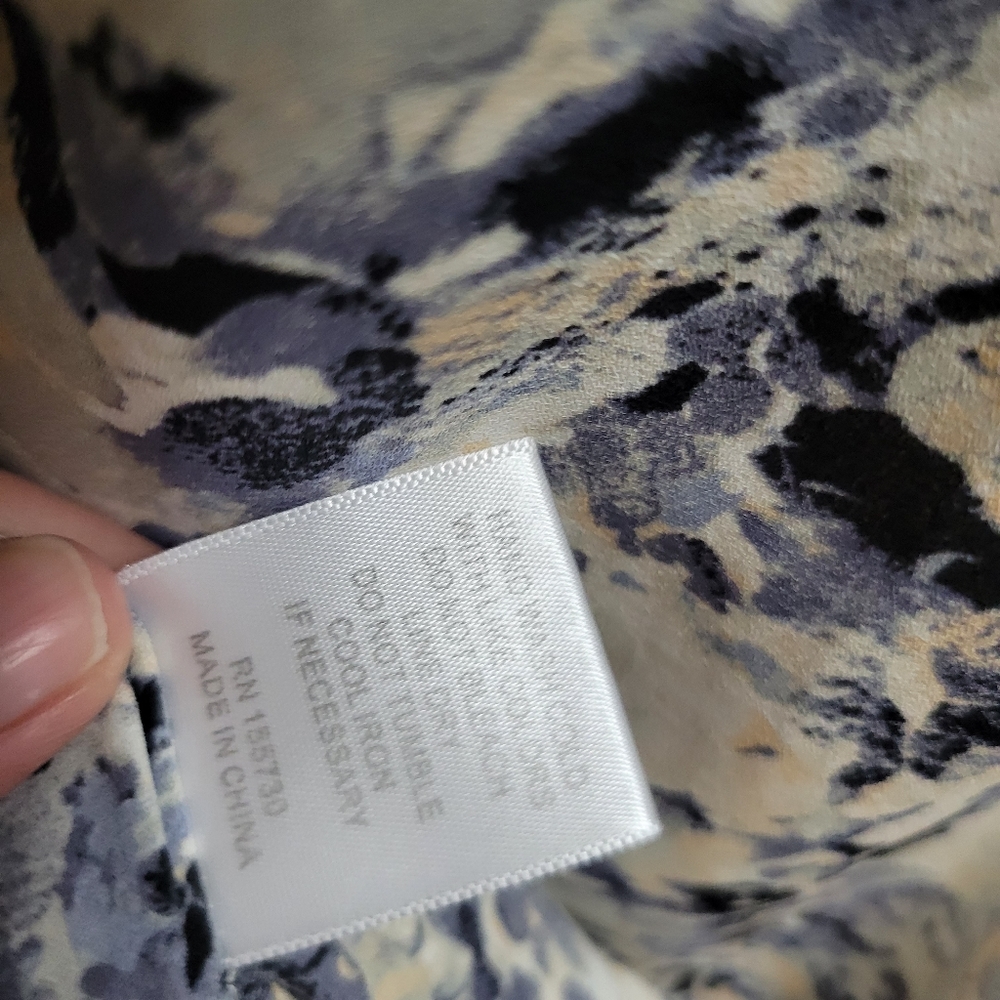 Rachel Zoe Gray Watercolor Floral Button Down Size Sm… - Gem